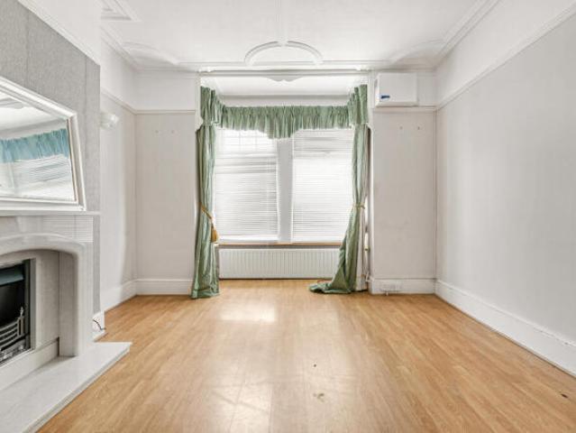 2 bedroom maisonette for sale in Beatrice Avenue, London, SW16