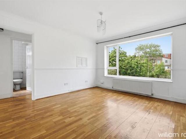 2 bedroom maisonette for sale in Beech Hall Road, London, E4