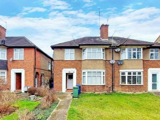 2 bedroom maisonette for sale in Beechcroft Avenue Harrow HA2
