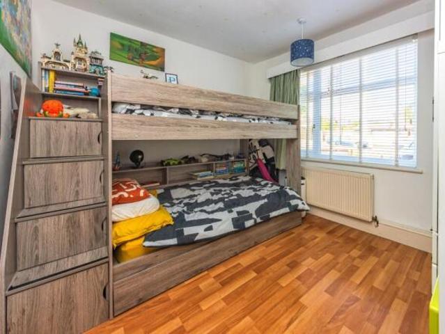 2 bedroom maisonette for sale in Belgrave Close, N14 4TN, N14