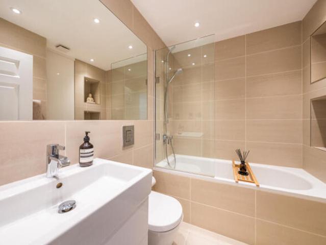 2 bedroom maisonette for sale in Belgrave Road, London, SW1V