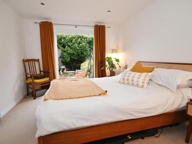 2 bedroom maisonette for sale in Belmont Road, Twickenham, TW2