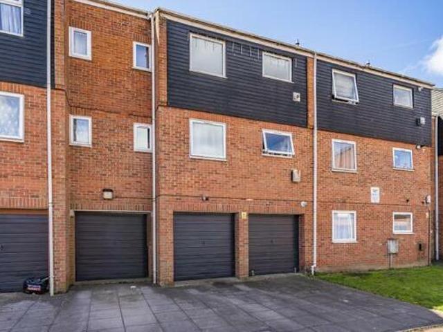 2 Bedroom Maisonette For Sale In Berkshire