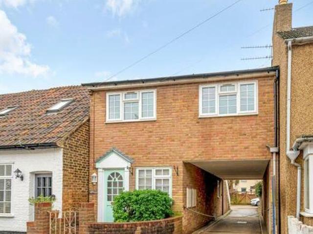 2 Bedroom Maisonette For Sale In Berkshire