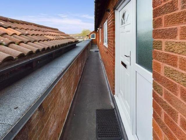 2 Bedroom Maisonette For Sale In Birchwood, Warrington