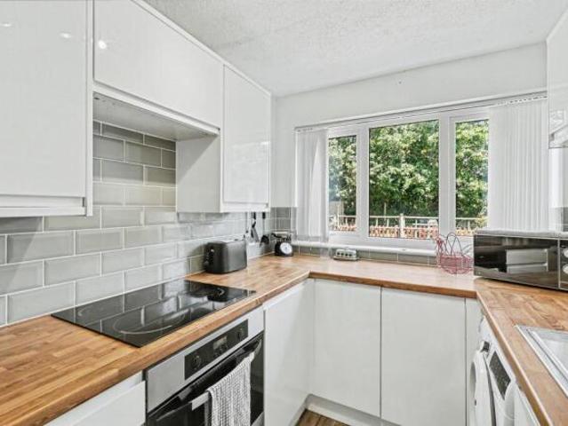 2 bedroom maisonette for sale in Birkdale Close, Northampton, NN2