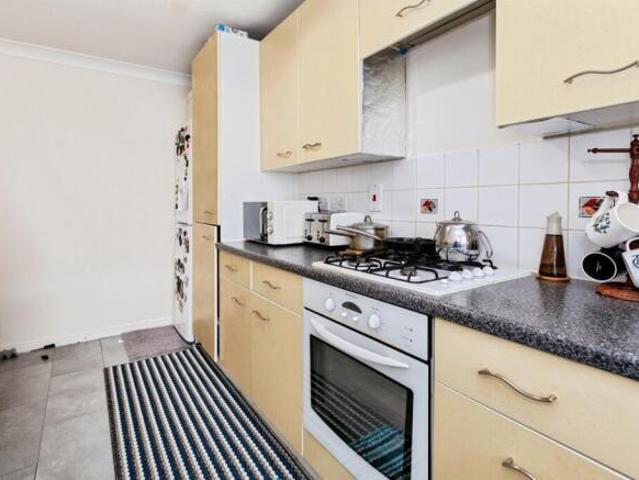 2 bedroom maisonette for sale in Blunden Drive, SLOUGH, SL3