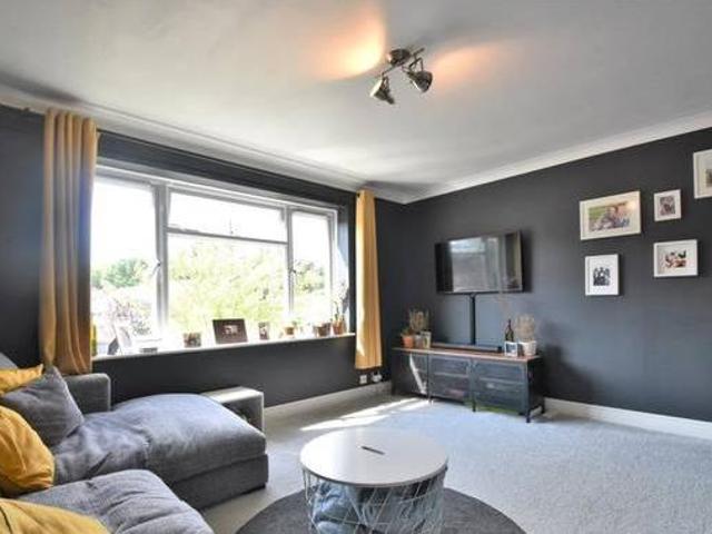 2 bedroom maisonette for sale in Brookhouse Road Farnborough Hampshire GU14