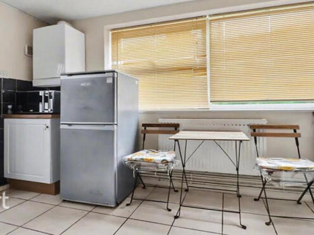 2 bedroom maisonette for sale in Brendon Avenue, Luton, LU2