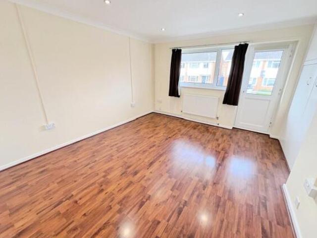 2 bedroom maisonette for sale in Brighton Hill, RG22