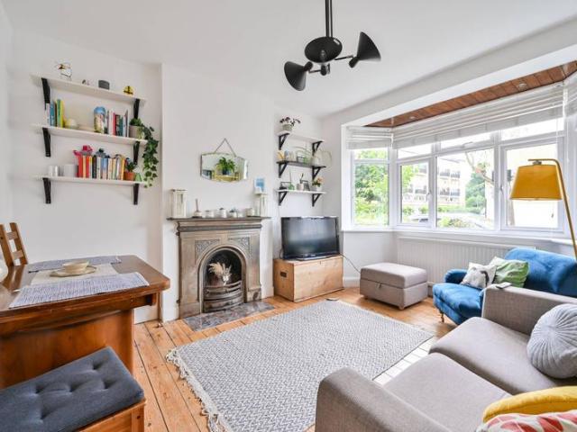2 Bedroom Maisonette for Sale in Buller Close