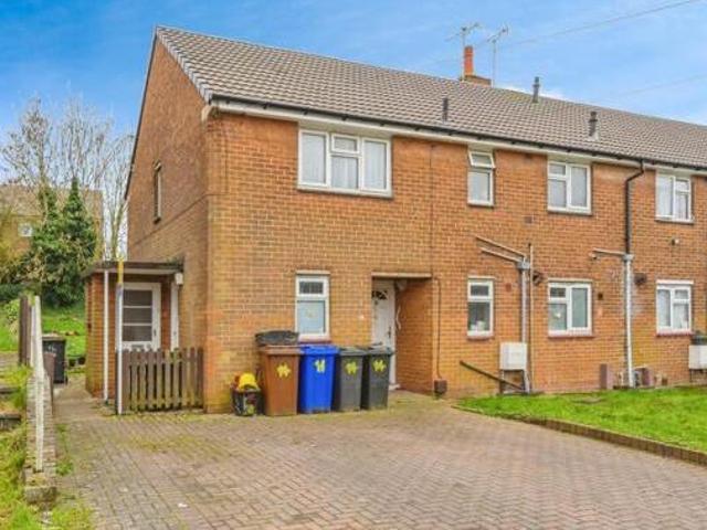 2 Bedroom Maisonette For Sale In Burton on trent, Staffordshire