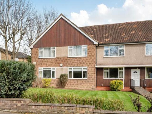 2 bedroom maisonette for sale in Bush Hill Road, London, N21