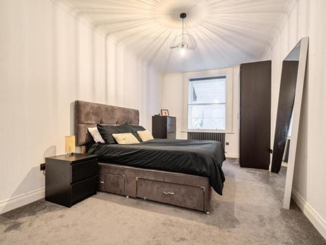 2 bedroom maisonette for sale in Canute Road, Southampton, Hampshire, SO14