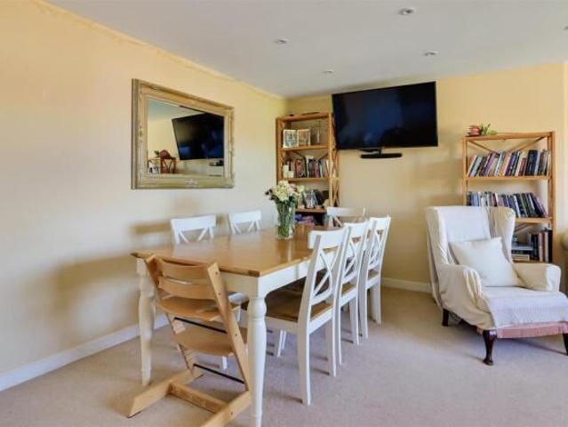 2 bedroom maisonette for sale in Chatsworth Avenue, Cambridge, CB4