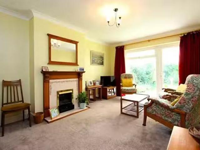 2 Bedroom Maisonette For Sale In Cheviot Close, Banstead, SM7