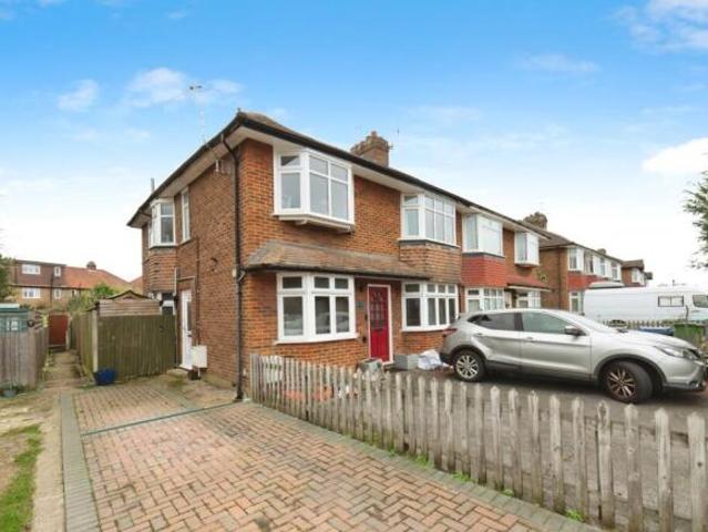 2 bedroom maisonette for sale in Cheshire Gardens, Chessington, KT9