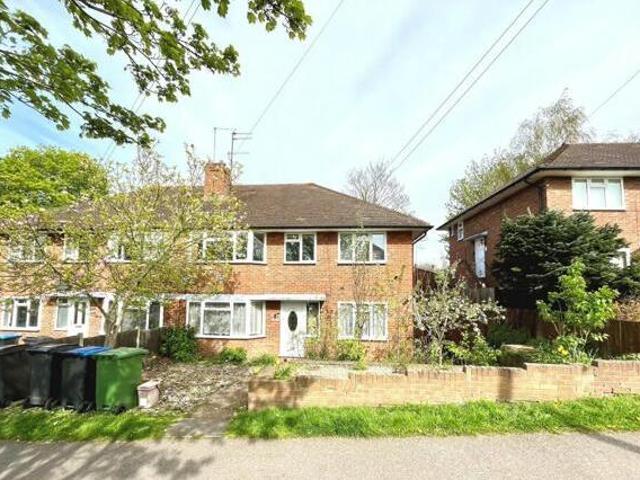 2 Bedroom Maisonette For Sale In Chessington