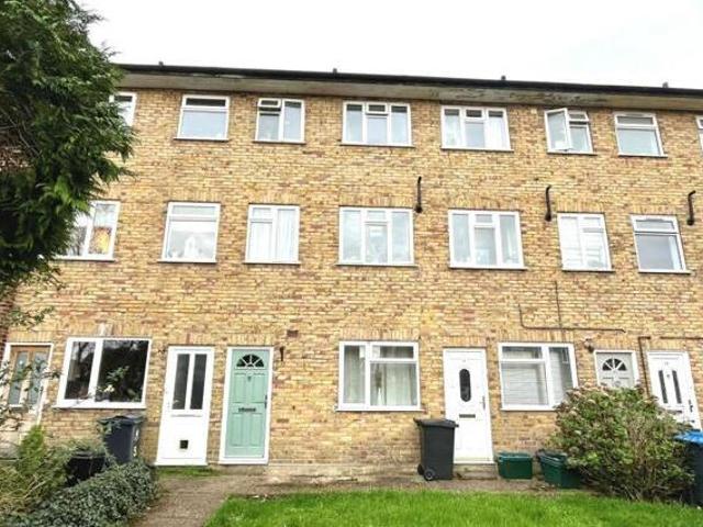 2 Bedroom Maisonette For Sale In Chessington