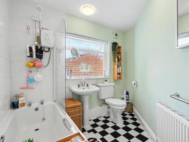 2 bedroom maisonette for sale in Church Drive, Carrington, Nottingham, NG5