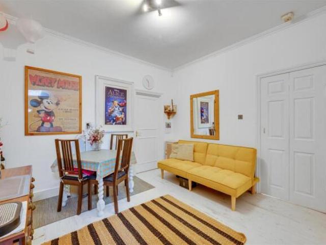 2 bedroom maisonette for sale in Churchmead Road, London, NW10