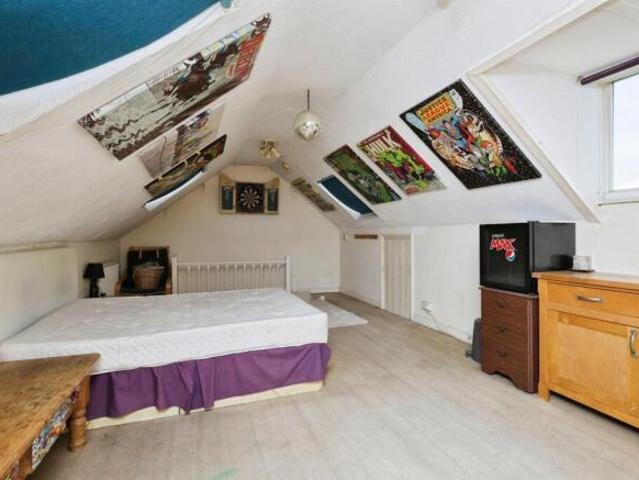 2 bedroom maisonette for sale in Commercial Road, Eastbourne, BN21