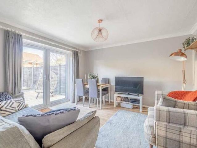 2 bedroom maisonette for sale in Coniston Crescent, Burnham, SL1