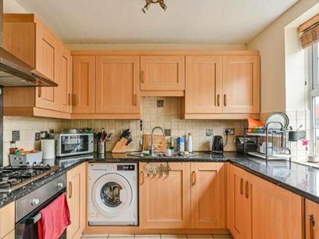 2 Bedroom Maisonette For Sale In Colliers Wood, London
