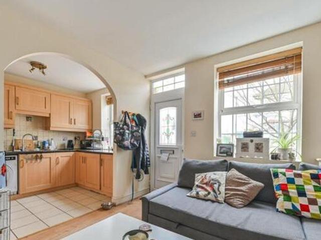 2 Bedroom Maisonette For Sale In Colliers Wood, London