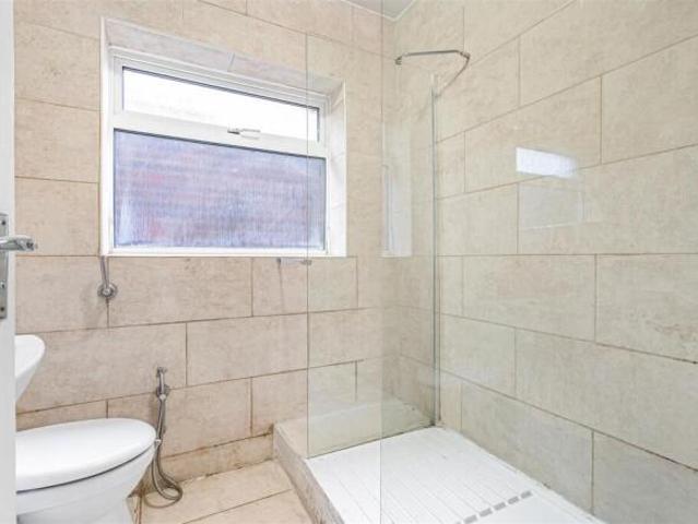 2 bedroom maisonette for sale in Cotswold Road, Sutton, SM2