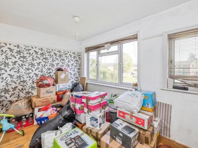 2 bedroom maisonette for sale in Courtlands Drive, Watford, WD17