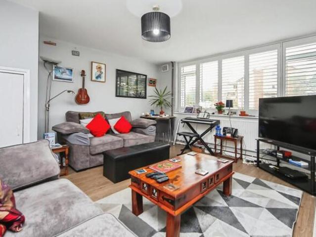 2 bedroom maisonette for sale in Crown Way, Leamington Spa, CV32