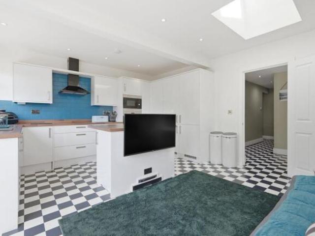 2 bedroom maisonette for sale in Cromwell Road, Warley, CM14