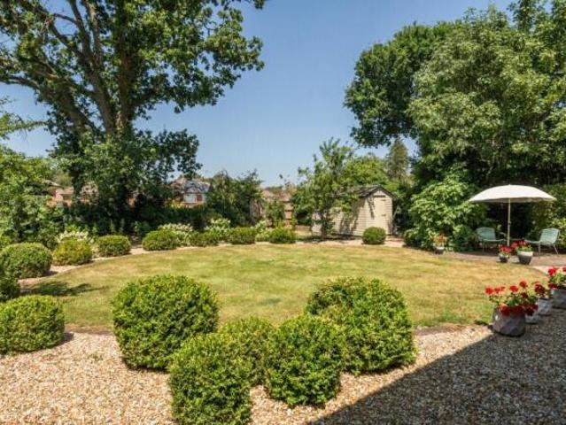 2 bedroom maisonette for sale in Cranley Road, Guildford, Surrey, GU1