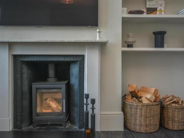 2 bedroom maisonette for sale in Crescent Road, Warley, Brentwood, CM14