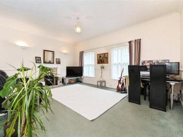 2 bedroom maisonette for sale in Deepdene, Midanbury Lane, Southampton, Hampshire, SO18