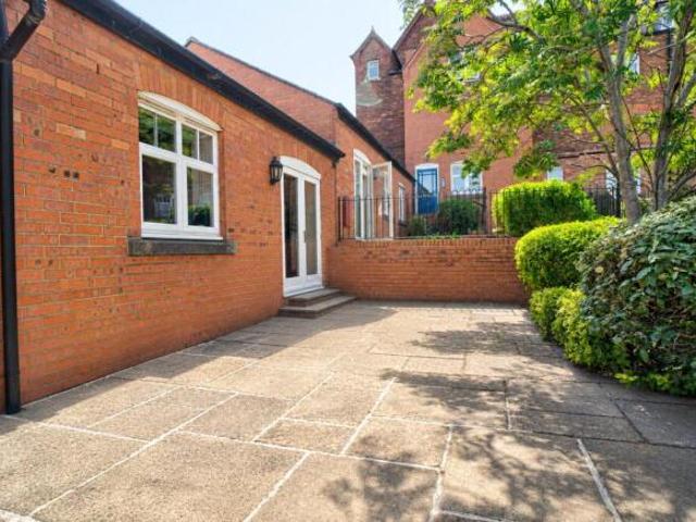 2 bedroom maisonette for sale in Dixon Street, Swindon, Wiltshire, SN1