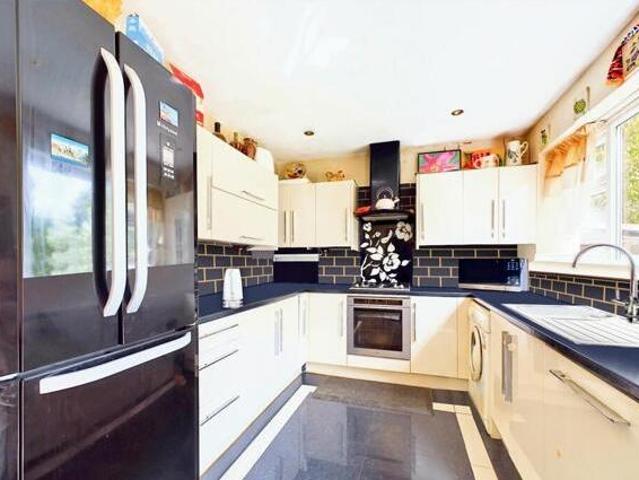 2 Bedroom Maisonette For Sale In Edgware