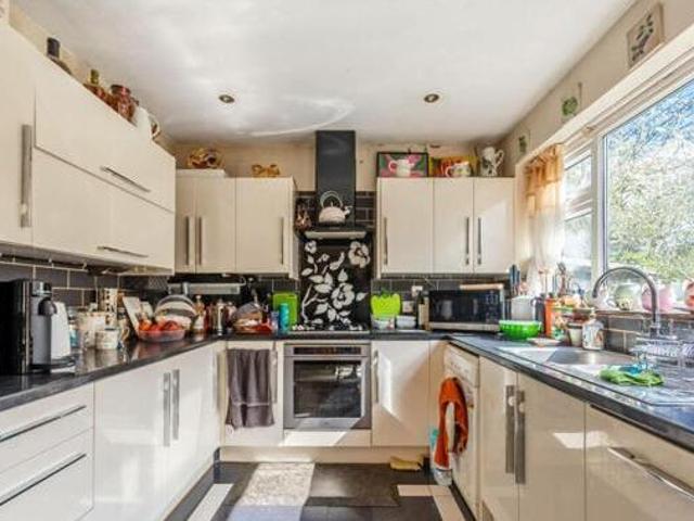 2 Bedroom Maisonette For Sale In Edgware