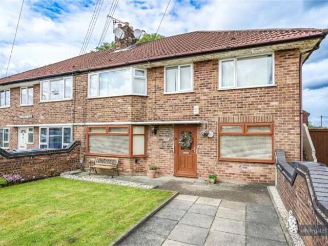 2 bedroom maisonette for sale in Elizabeth Road, Huyton, Liverpool, Merseyside, L36