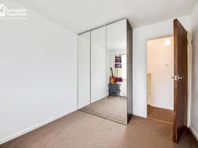 2 bedroom maisonette for sale in Englefield Close, Enfield, Greater London, EN2