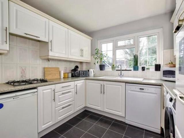2 bedroom maisonette for sale in Fairlawns, Langley Road, WD17