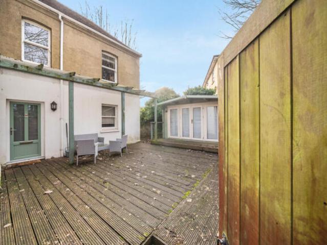 2 bedroom maisonette for sale in Farnham Road, Guildford, Surrey, GU1