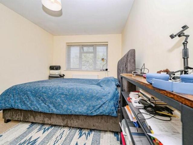 2 bedroom maisonette for sale in Fern Way, Watford, WD25