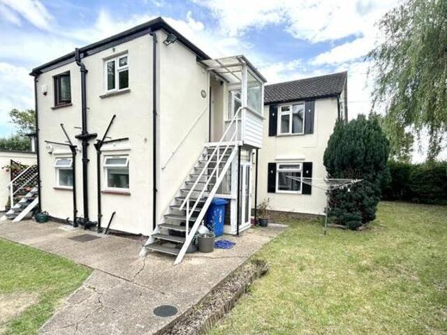 2 Bedroom Maisonette For Sale In Fifield, Berkshire