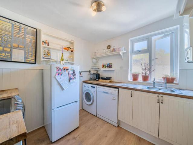 2 bedroom maisonette for sale in Forest Hill Road, Honor Oak, London, SE22