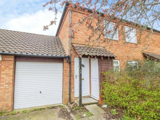 2 bedroom maisonette for sale in Fletchers Mews, Neath Hill, Milton Keynes, Buckinghamshire, MK14