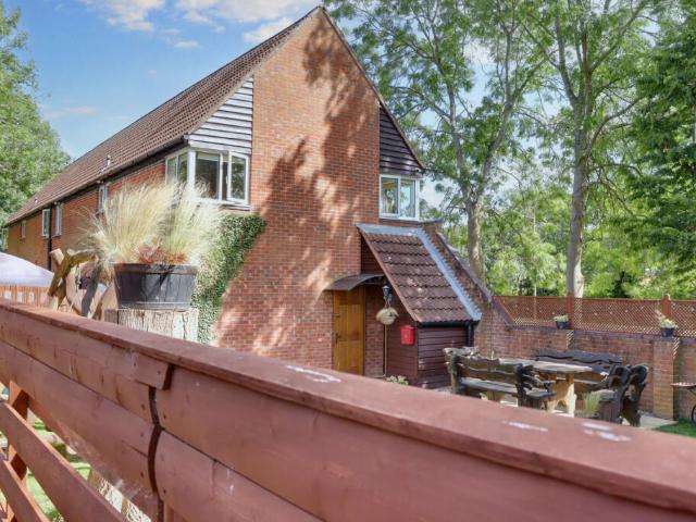 2 bedroom maisonette for sale in France Furlong, Milton Keynes, MK14
