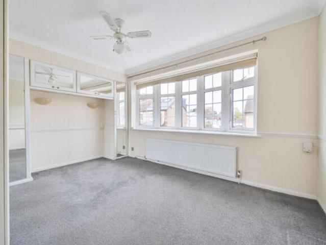 2 bedroom maisonette for sale in Gladstone Road, Farnborough, Orpington, Kent, BR6