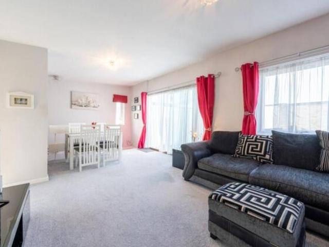 2 bedroom maisonette for sale in Greenview Avenue, Shirley, Croydon, CR0